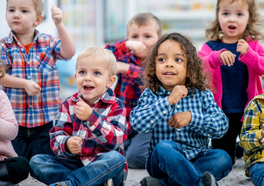 Quelles comptines et chansons pour apprendre en s’amusant ? - Hello Merlin